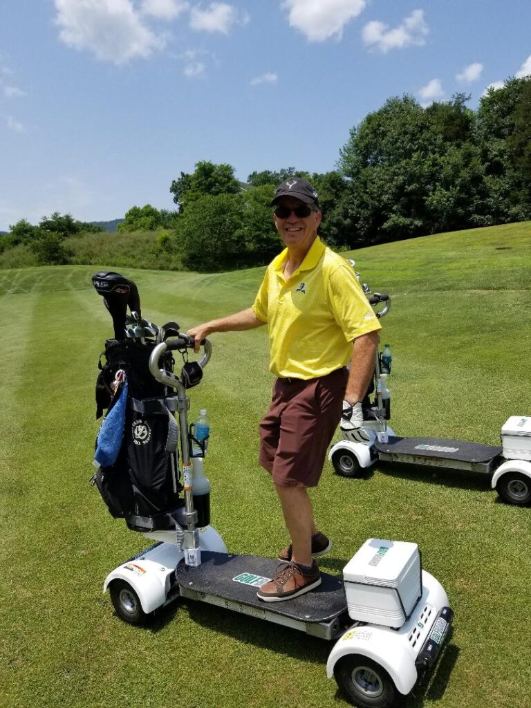 Singing in the swing: Les Helmuth and his fearless golf reviews – BoBirdie